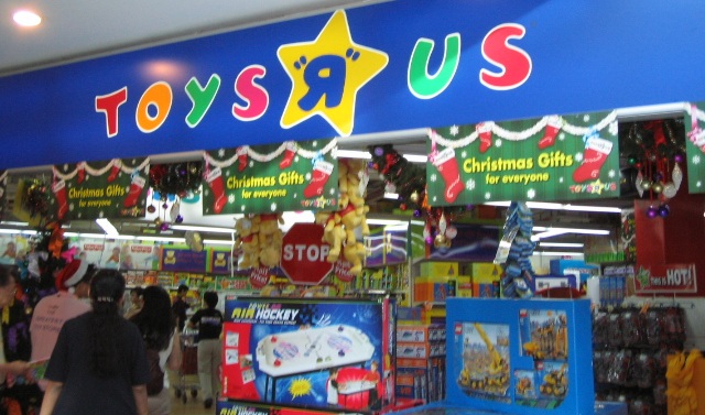 Toys"R"Us Fighting GameStop for Midnight Modern Warfare 3 Launch ...