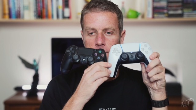 First comparison between PS4 DualShock and PS5 DualSense controller ...