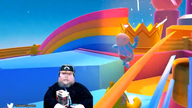 Twitch streamer Steven Spohn wins a game of Fall Guys... with a hat ...